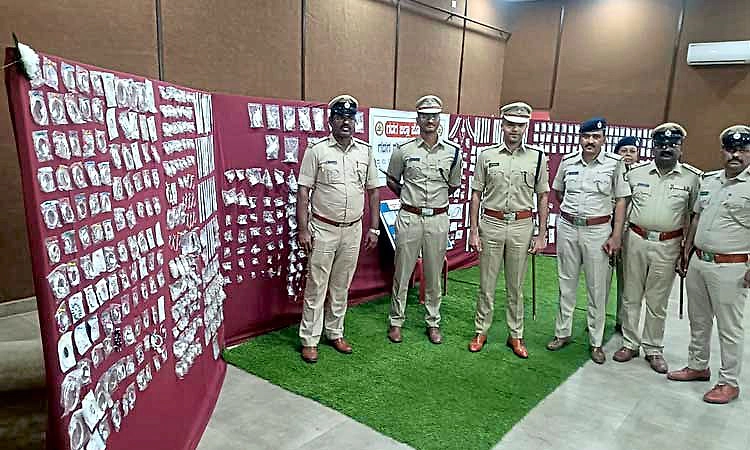Gadag: ಘಟನೆ ನಡೆದ 6 ಗಂಟೆಯಲ್ಲೇ ಚಿನ್ನದಂಗಡಿ ದರೋಡೆ ಪ್ರಕರಣ ಭೇದಿಸಿದ ಪೊಲೀಸರು ...