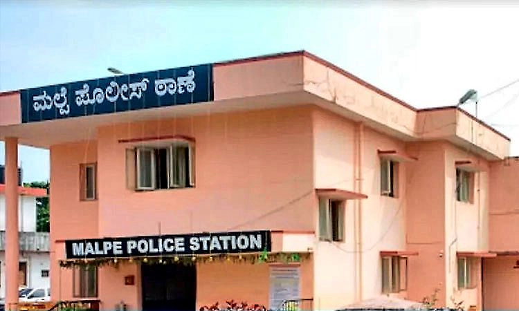 Malpe: ಸಹದ್ಯೋಗಿಯ ಮೊಬೈಲ್‌, ಪರ್ಸ್‌, ಸ್ಕೂಟರ್ ಕದ್ದು ಪರಾರಿ | Udayavani ...