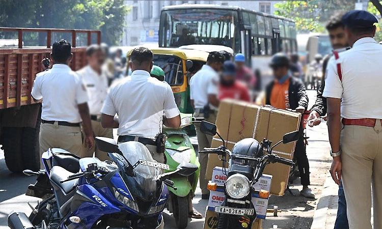 4,617 cases booked against riders without helmets in Bengaluru ...