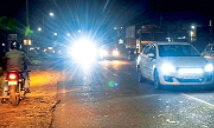 Mangaluru: No curb on glaring vehicle headlights | Udayavani - Latest ...