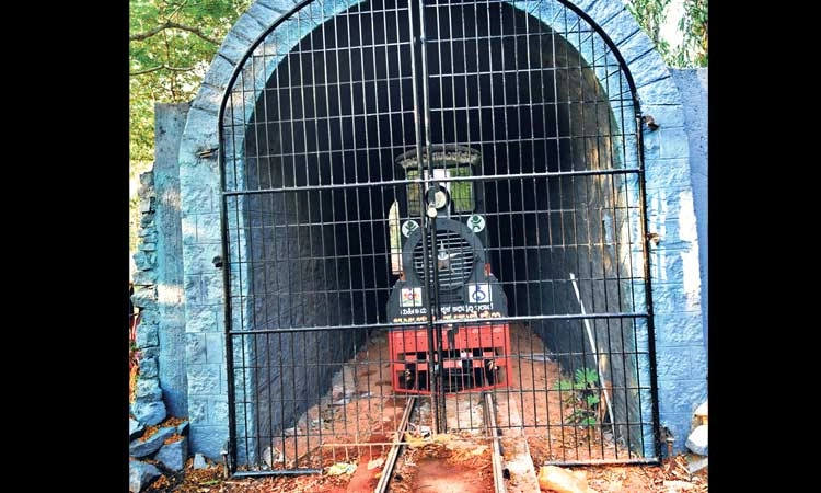 ನಿಂತಲ್ಲೇ ಇದೆ ಬಾಲಮಂಗಳ ಎಕ್ಸ್‌ಪ್ರೆಸ್‌ ಪುಟಾಣಿ ರೈಲು | Udayavani - Latest ...