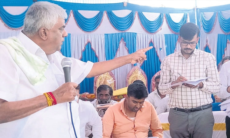 MLA HD Revanna: ವರ್ಗಾವಣೆ ಆದರೂ ಮತ್ತೇಕೆ ಬಂದಿದ್ದು? | Udayavani - Latest ...